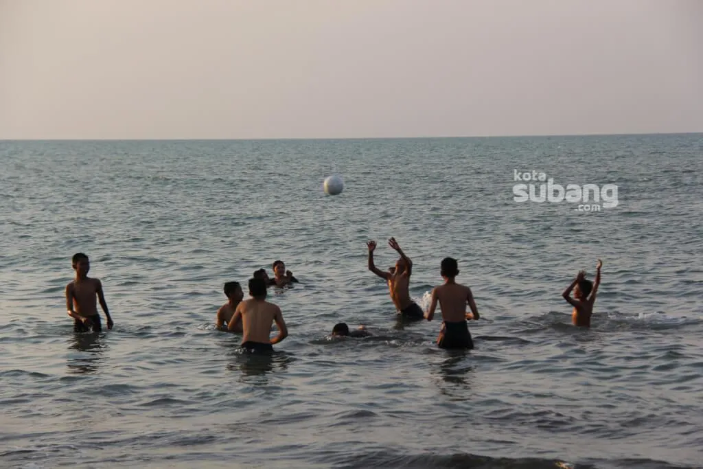 Sunset di Pantai Pondok Bali, Destinasi Wisata Subang yang Legendaris ...