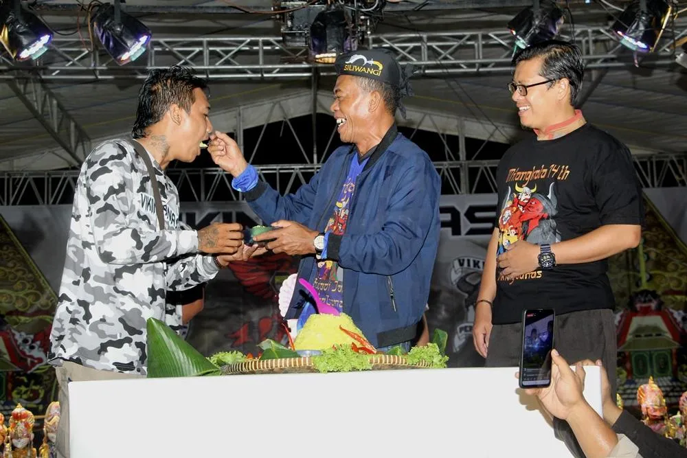 Keren !, HUT ke-14 Viking Ganas Gelar Wayang Golek dan Seni Tradisional ...
